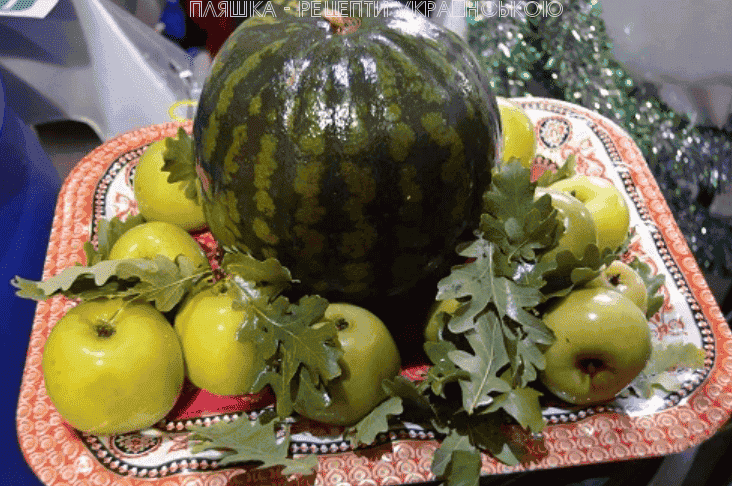 Квашені кавуни з яблуками на зиму без оцту показую як смачно заготовити кавуни ціленькими